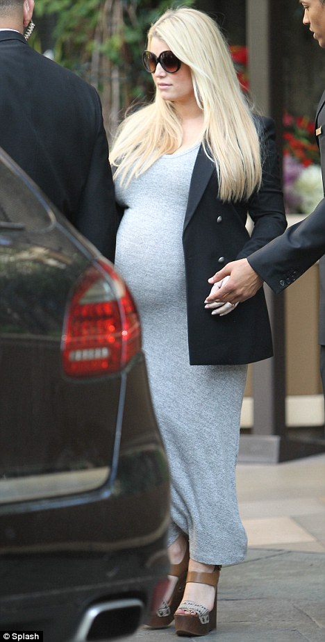 Another day, another maternity dress: Heavily pregnant Jessica Simpson ...