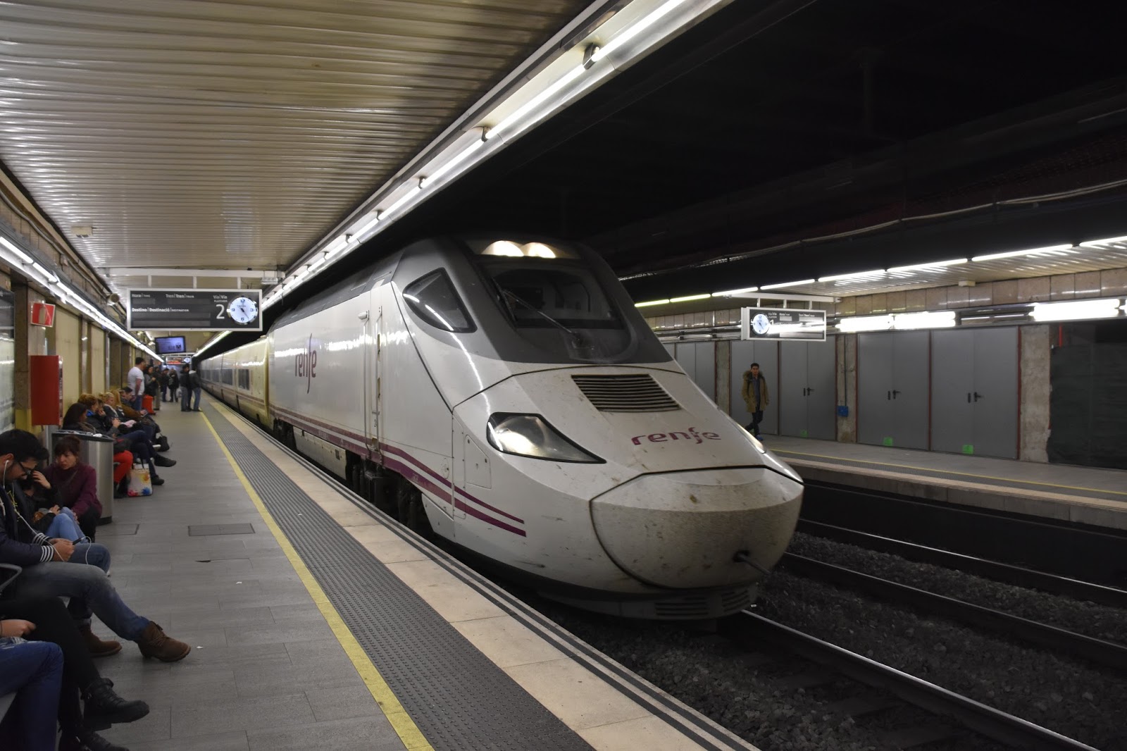 Trains and other things: Paris to Barcelona by TGV 2N2 - part 2