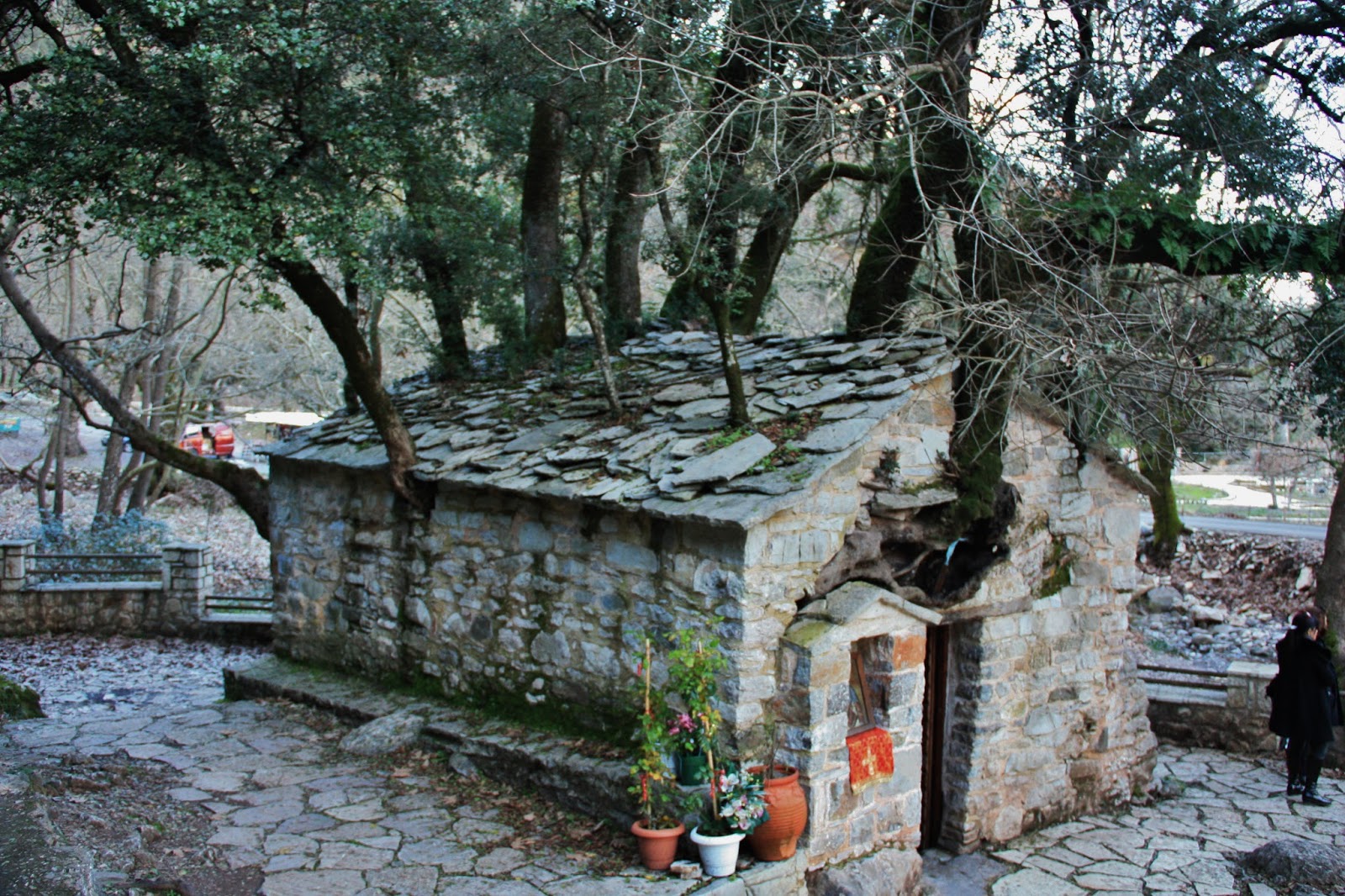 ΑΥΤΗ ΕΙΝΑΙ Η ΑΓΙΑ ΘΕΟΔΩΡΑ Η ΕΝ ΒΑΣΤΑ... ΠΟΥ ΣΤΗΝ ΕΚΚΛΗΣΙΑ ΤΗΣ ΥΠΑΡΧΟΥΝ ...