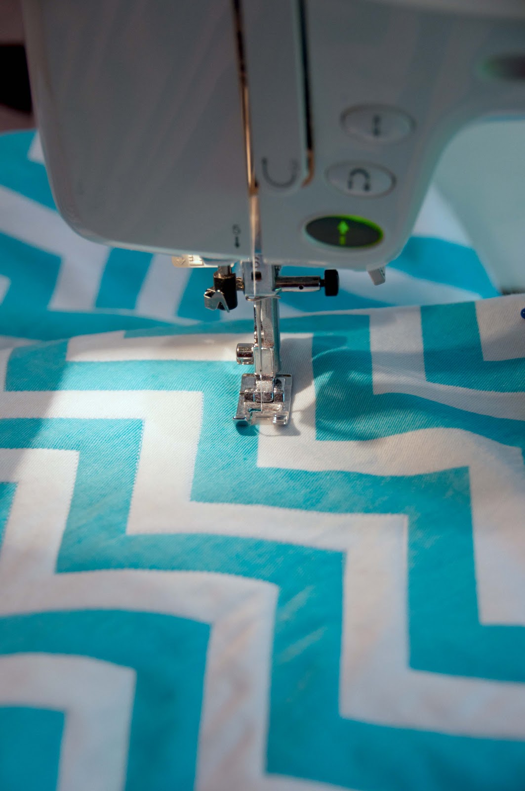 Aesthetic Nest: Sewing: Chevron Chenille Baby Blanket (Tutorial)