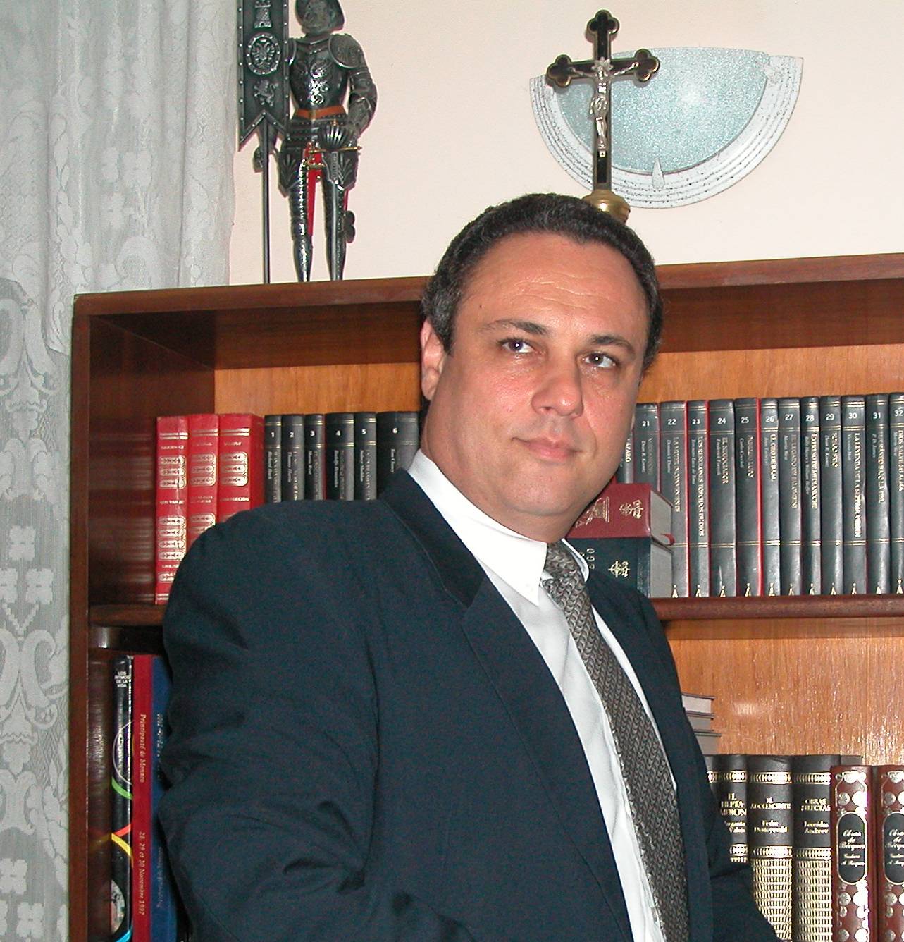 UIP-ULACIT- CONECTING: Co-autor artístico del Escudo bisabuelo del Prof ...