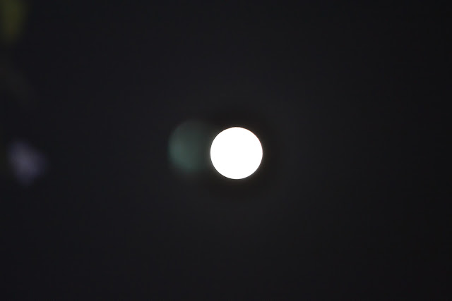 Vivek's: How to photograph the moon with DSLR