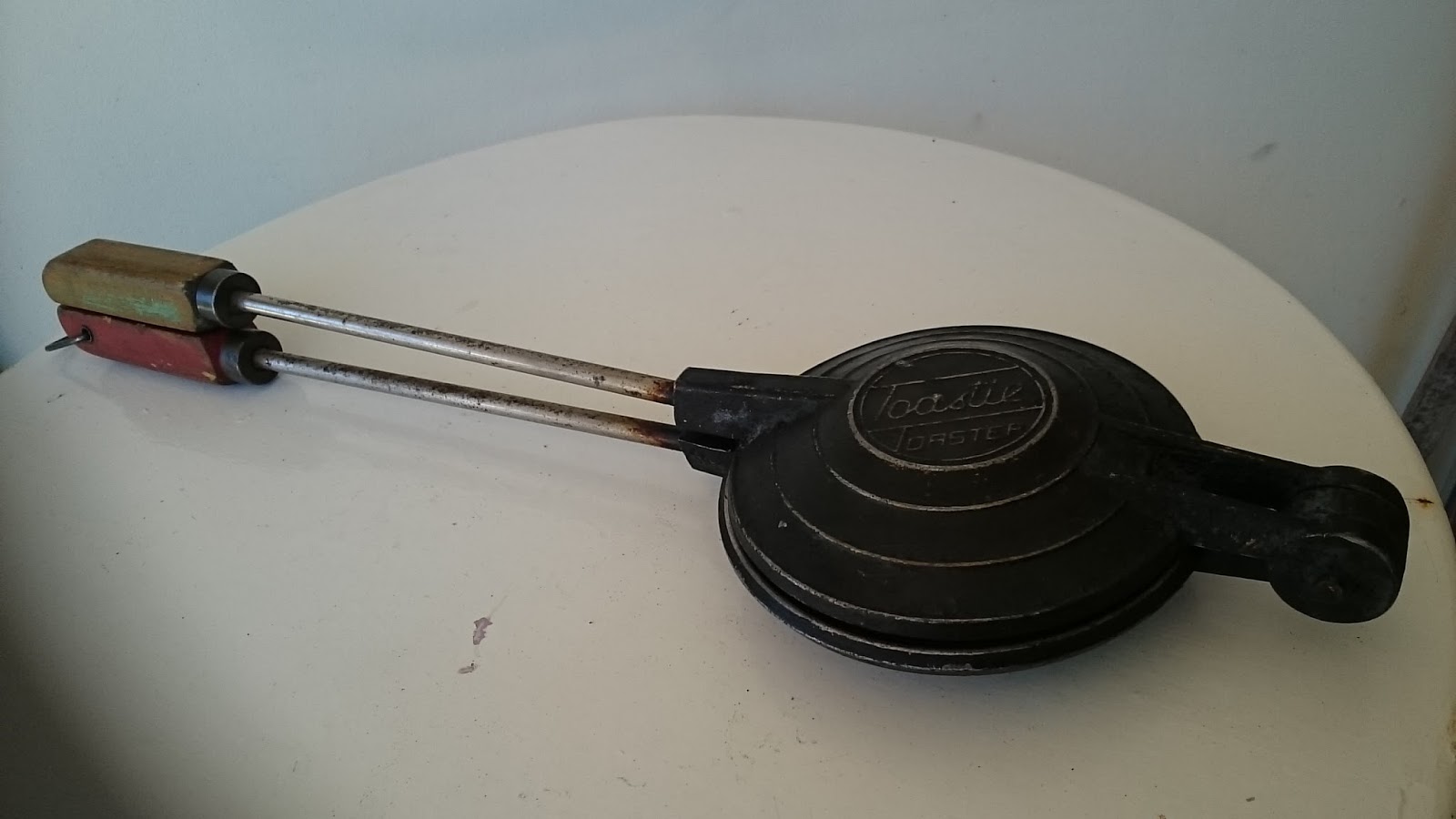 Junklover's journal.: レトロなホットサンドメーカー。VINTAGE Round Jaffle Iron ...