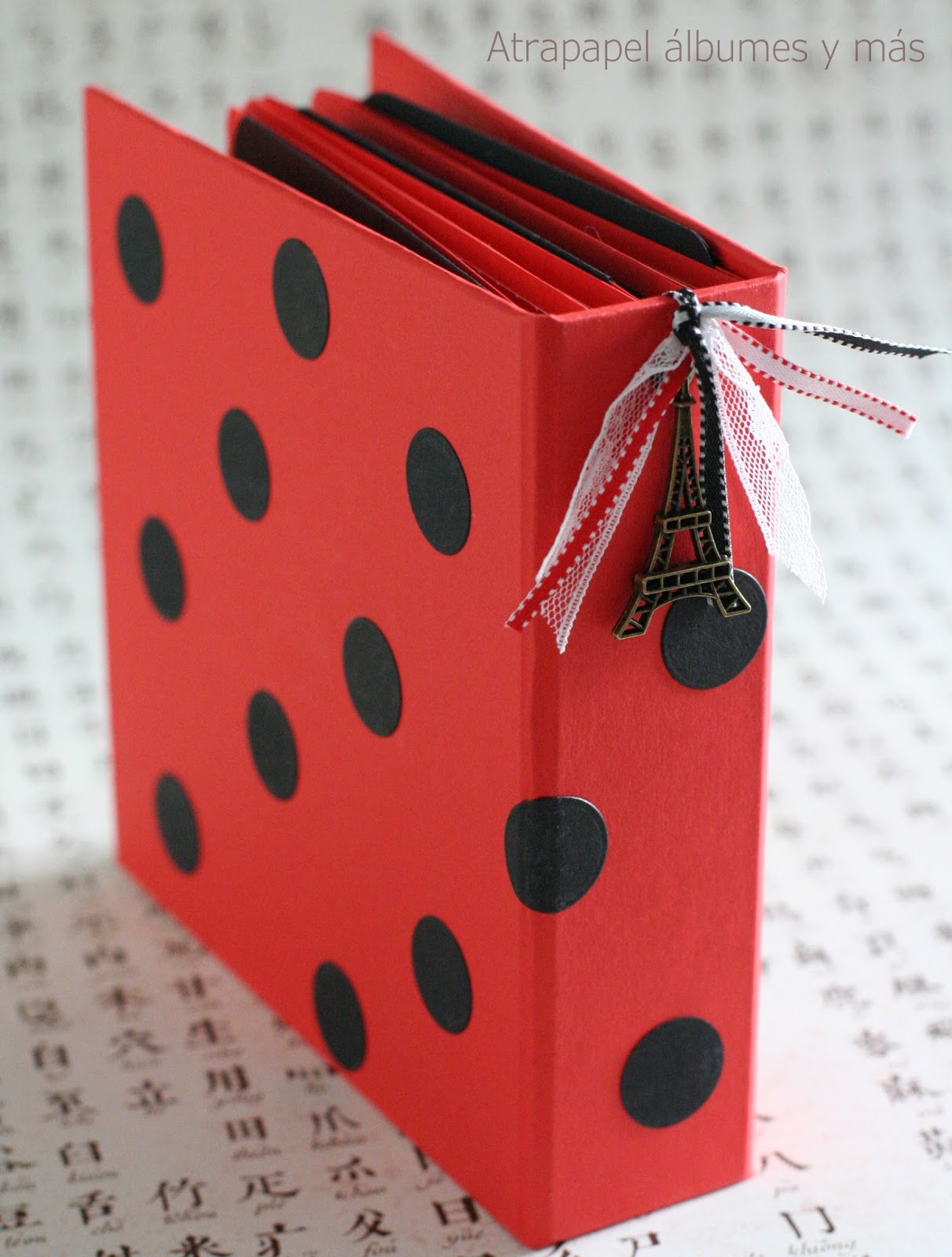 ÁLBUMES ATRAPAPEL: MINI ÁLBUM DE FOTOS DE LADYBUG