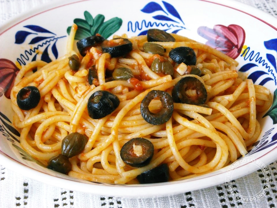 SPAGHETTI ALLA PUTTANESCA - ITALIANS DO EAT BETTER