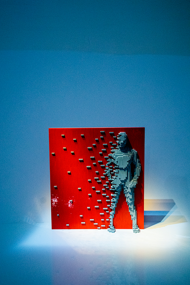 งานแสดงศิลปะรูปปั้นตัวต่อ Lego ที่ ArtScience Singapore Museum โดย ...