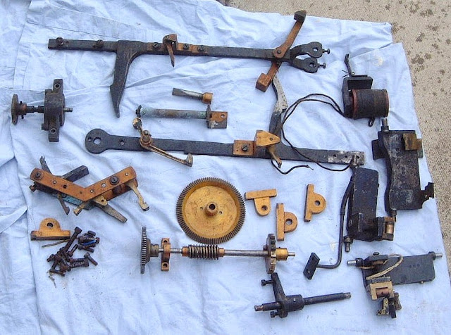 The Gents' 'Pulsynetic' Waiting Train Electric Turret Clock Movement ...