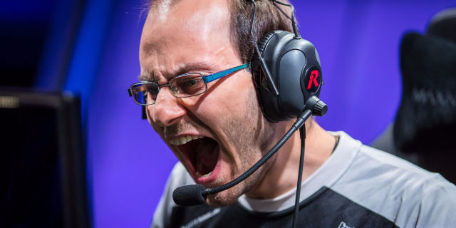 LOS COMENTARISTAS DE LOL