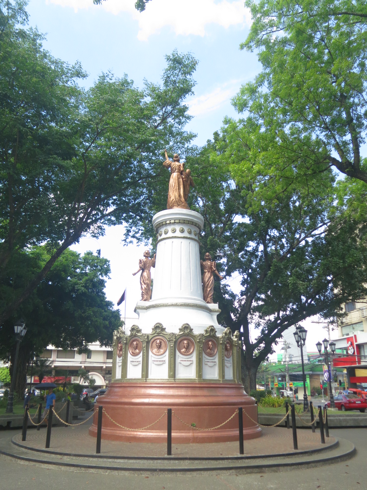 This is Lovelee: Naga City's Beautiful Plazas