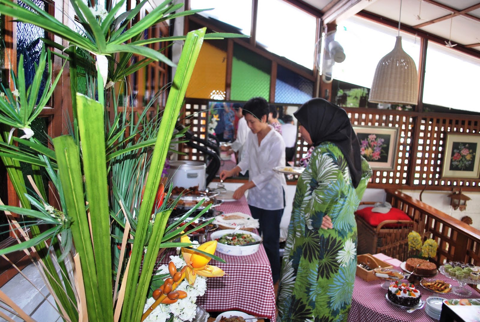 In passing - Malaysian: Of Hari Raya Open house...