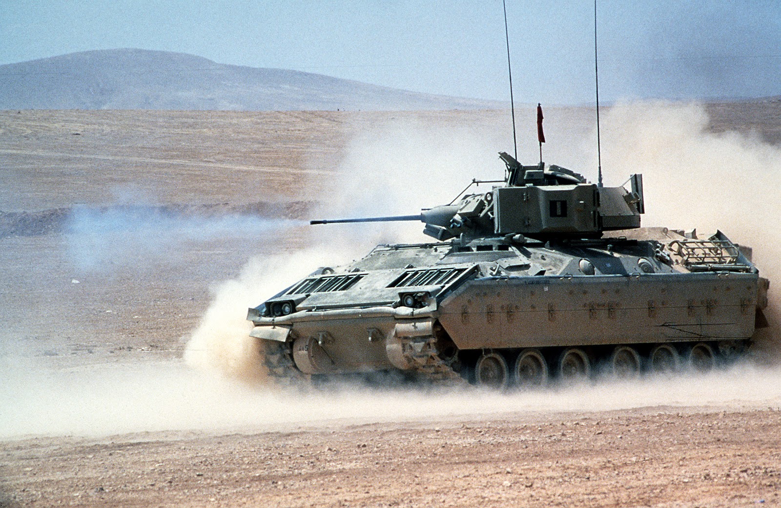 M2 Bradley Fighting Vehicle - Kendaraan Tempur Infanteri | Pecinta Militer