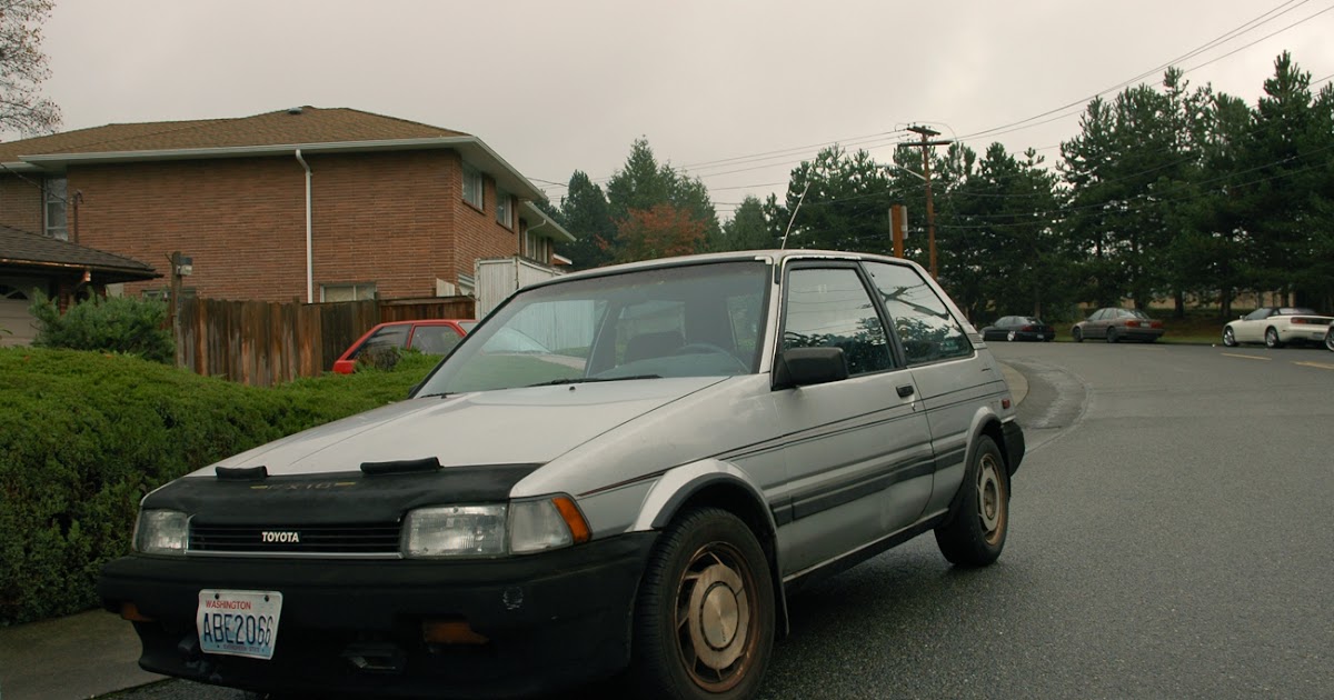OLD PARKED CARS.: 1987 Toyota Corolla FX16.