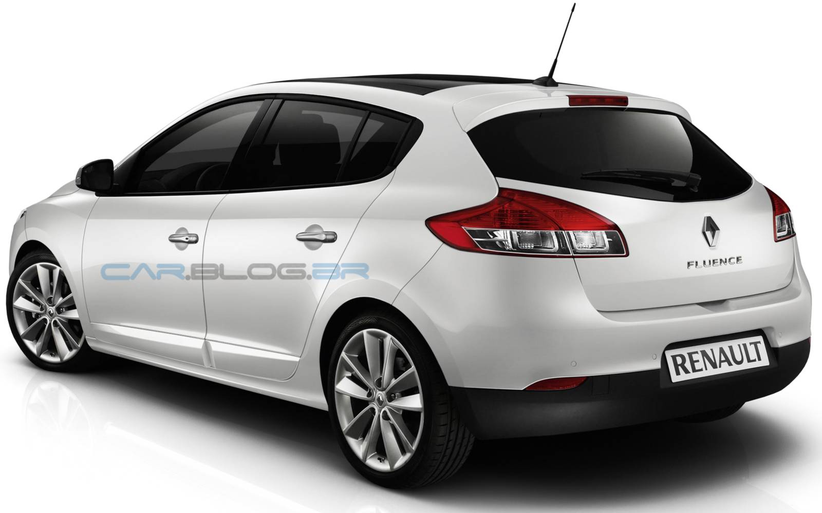 Renault Fluence Hatch: projeções antecipam linhas do lançamento que ...
