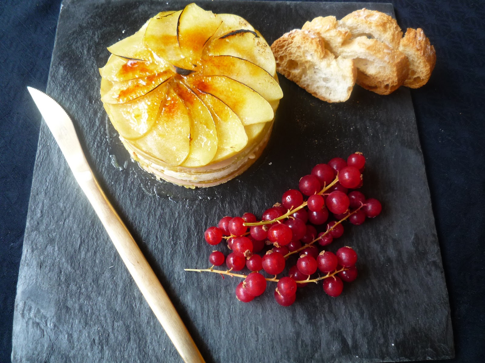 Cocinando con Lola García: Milhojas de manzana con foie y queso de cabra
