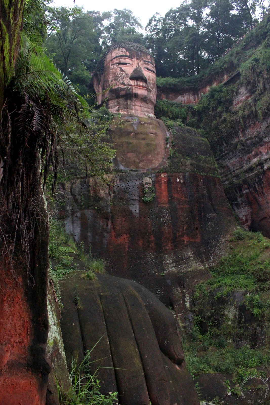 En paradero lejano: EL GRAN BUDA DE LESHAN