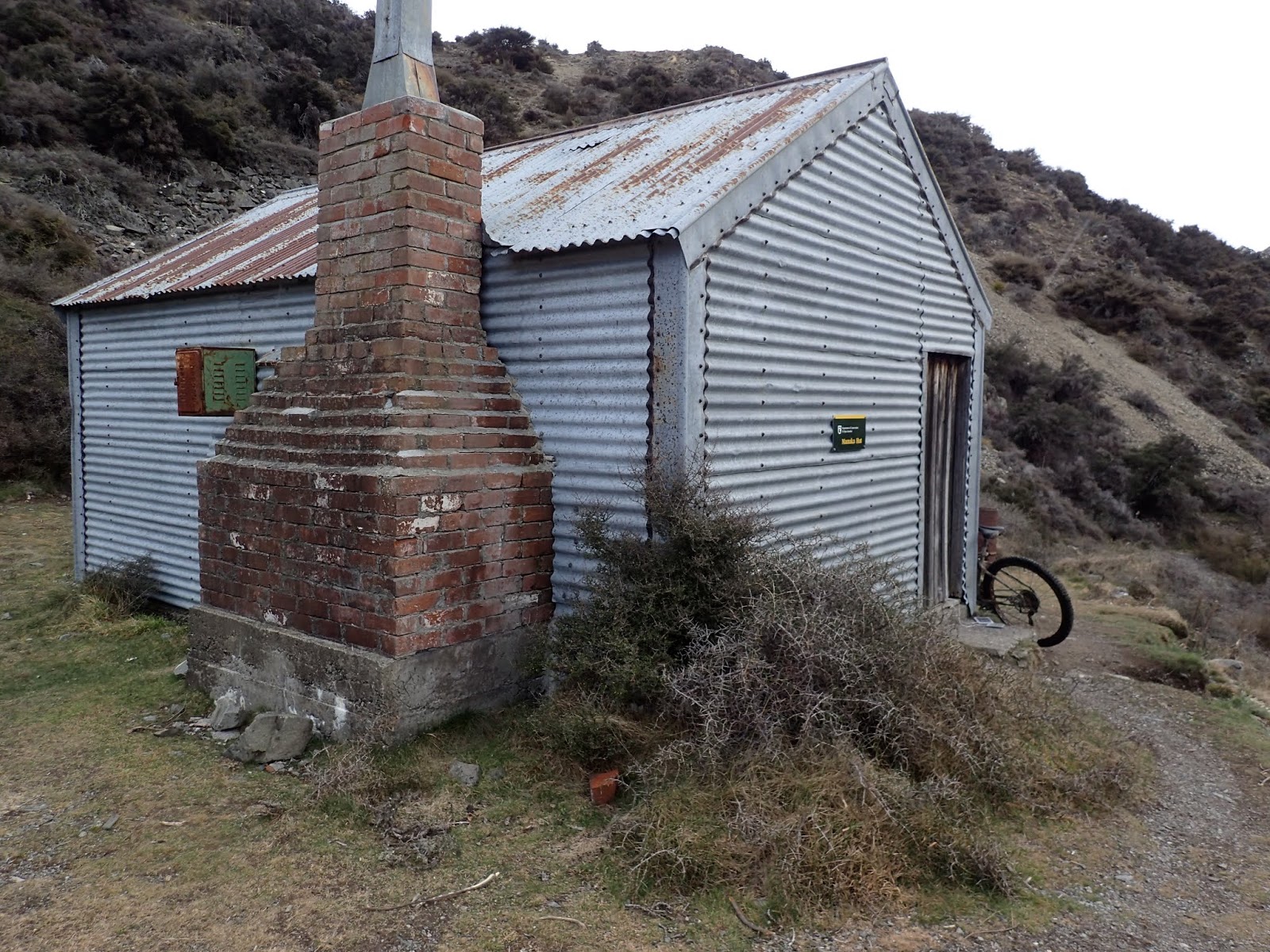 BikePacking New Zealand South Island: Bikepack Manuka Hut