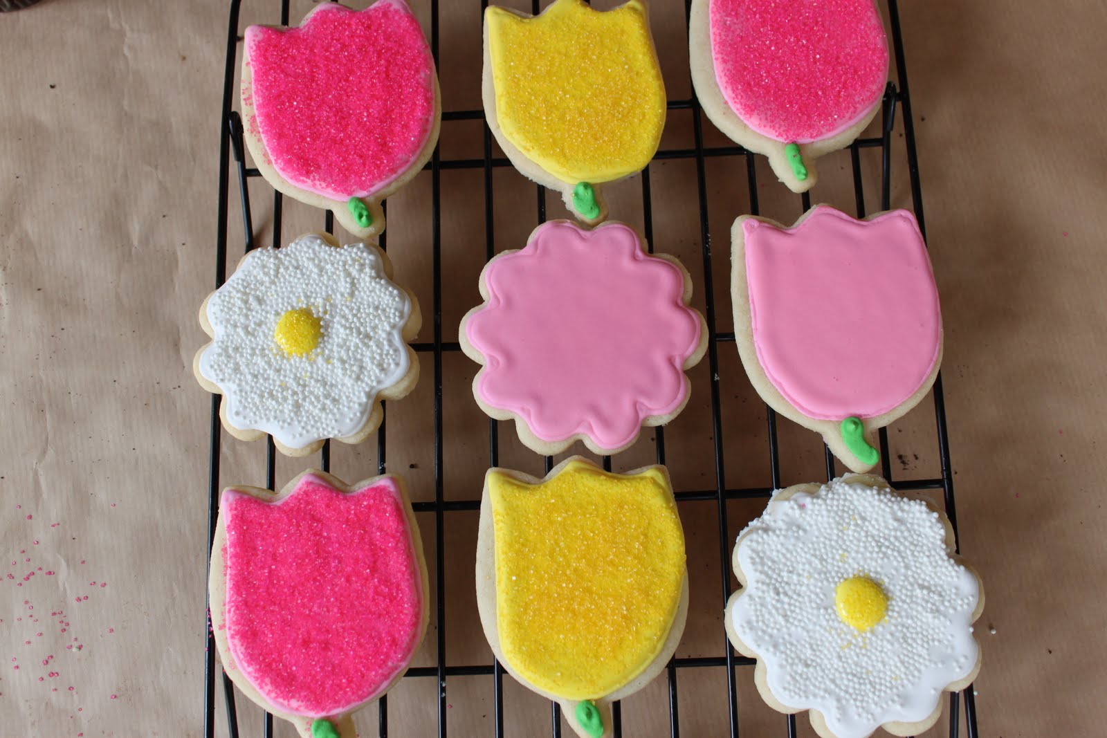Crave. Indulge. Satisfy.: Cupcakes + Cookies = Flower Pots