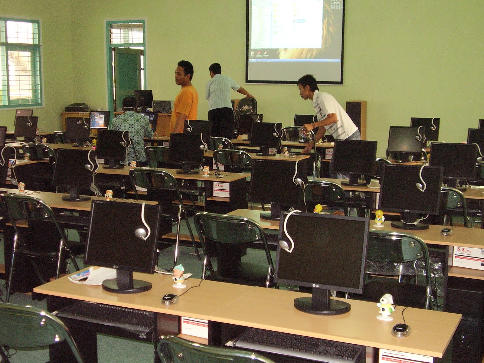 Lab Bahasa Dengan Ragam Manfaat