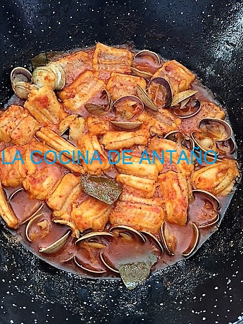 LA COCINA DE ANTAÑO: CRUET DE MUSOLA O CAZON