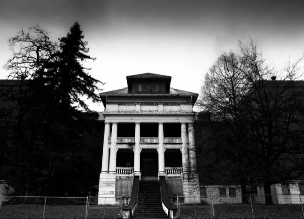 Zombots!: On Location: Haunted Asylums