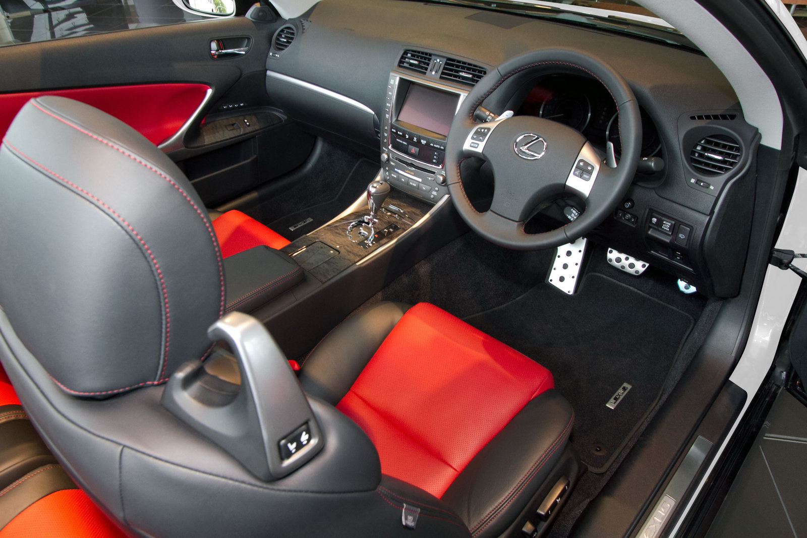 Lexus IS 250C Summer Limited Edition for UK ~ Vivid Car