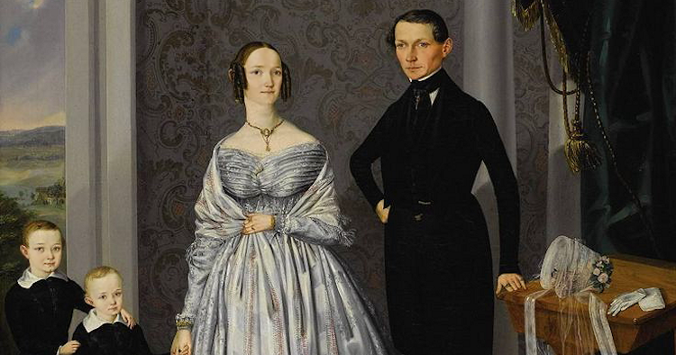 Gods and Foolish Grandeur: Random families, random family portraits