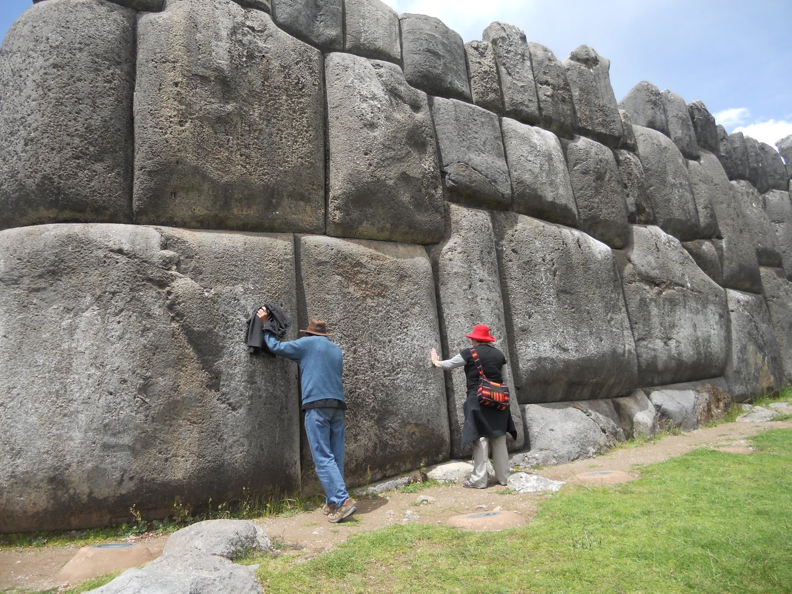A Fortaleza de Sacsayhuaman - Peru - Incas - Construção Megalítica ...