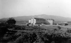ΕΝΑ ΚΑΡΑΒΙ Τ’ ΟΝΕΙΡΟ ΠΟΥ ΟΛΟ ΜΕ ΤΑΞΙΔΕΥΕΙ ΜΕ ΚΟΝΤΡΑ ΤΟ ΚΑΙΡΟ: ΙΣΤΟΡΙΟΛΟΓΙΑ