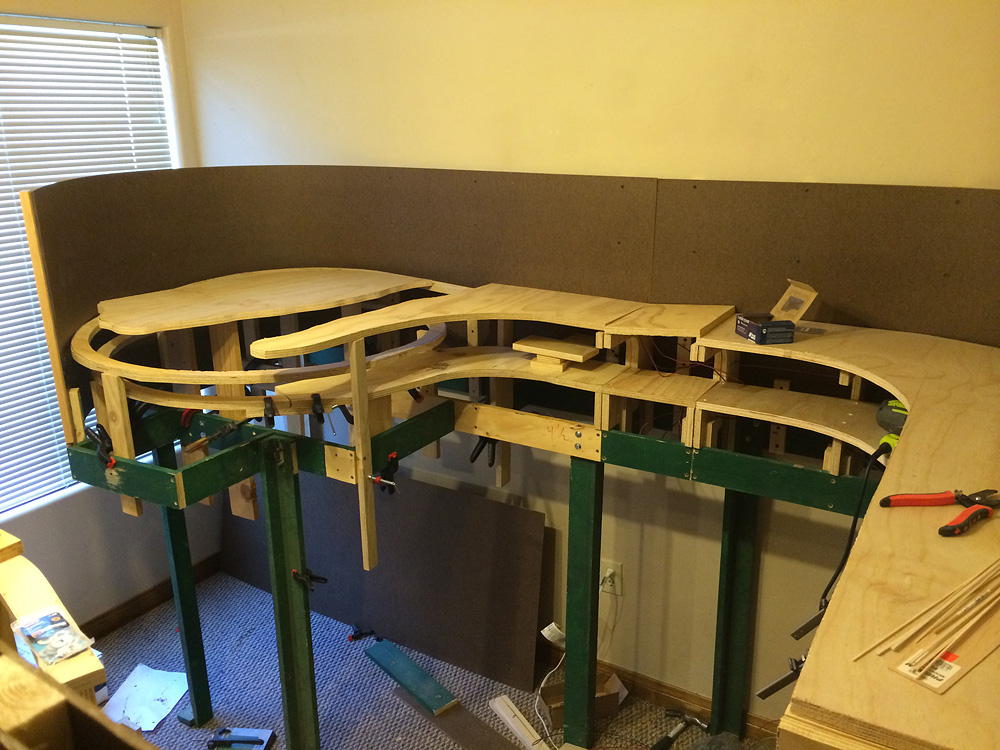 Southern Pacific Toledo Branch: Adventures in Bending Masonite