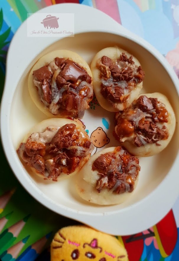 Chocolate Coin Pizza