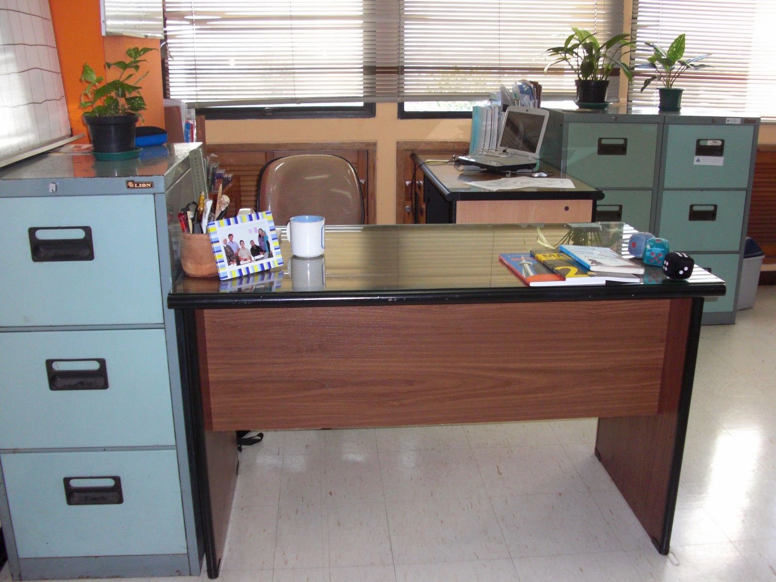 Desain Meja Kerja Menarik Agar Kerja Lebih Bersemangat | Ide Bangunan