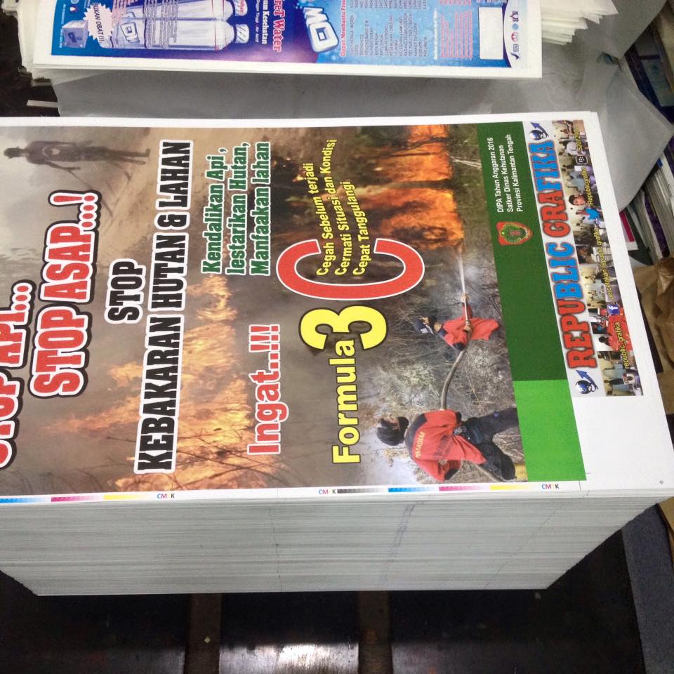 51 Contoh Brosur Dengan Desain Layout Unik dan Lipatan Cantik Unik ...