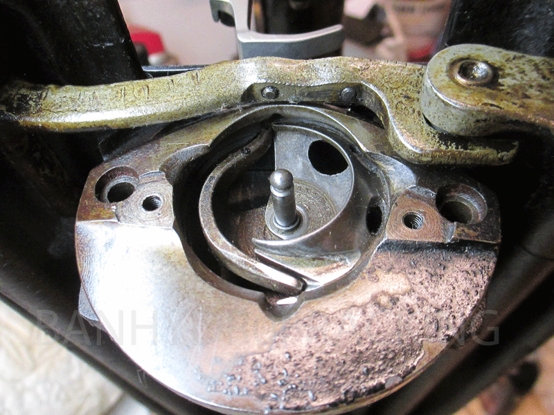 My Sewing Machine Obsession: Singer 31-15 Shuttle Hook Assembly