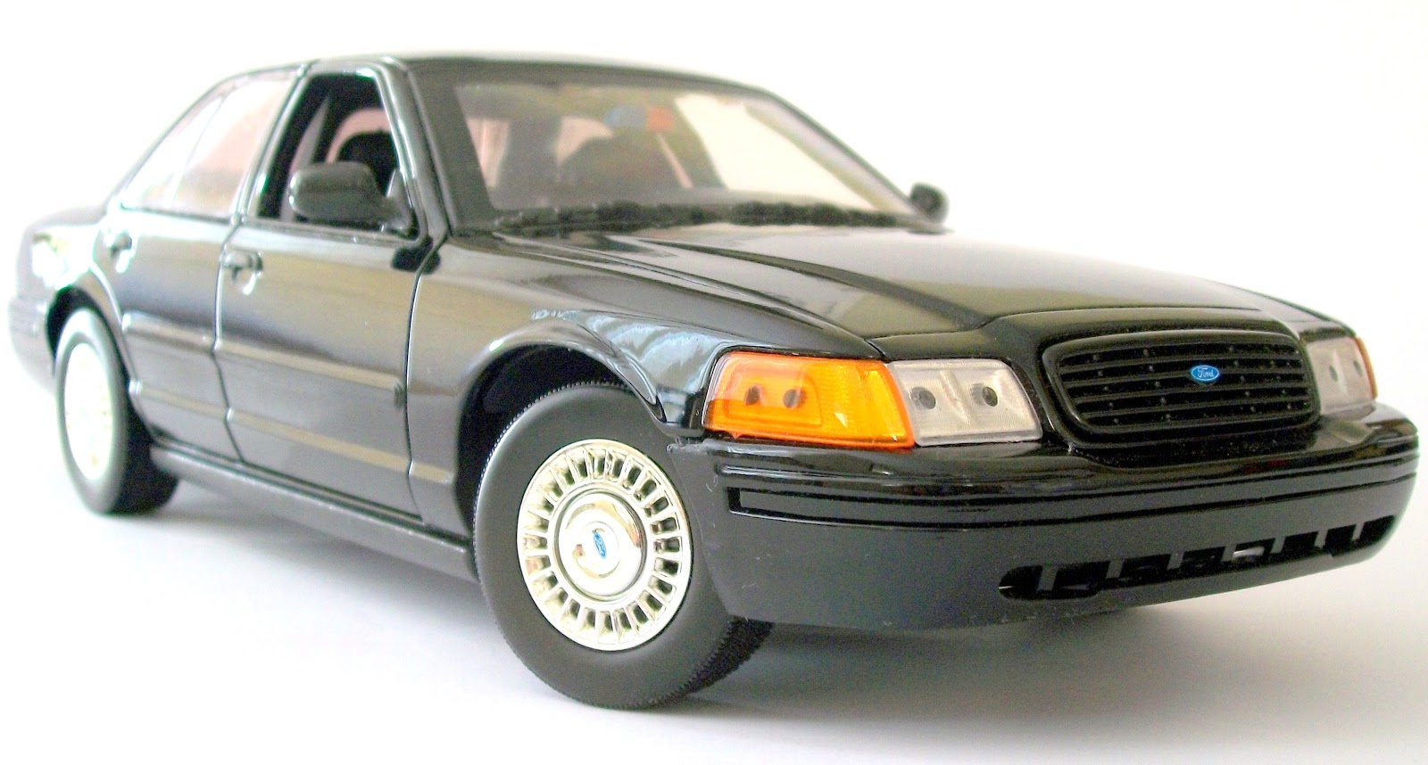 EL Coleccionista DieCast: Ford Crown Victoria