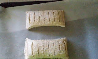 Review of Aldi Deutsche Kuche Apple Strudel | The Fork in The Road Food ...