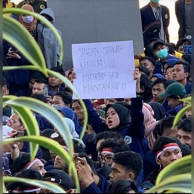 Kumpulan Poster Demo Mahasiswa Lucu - Sakmadyone.com