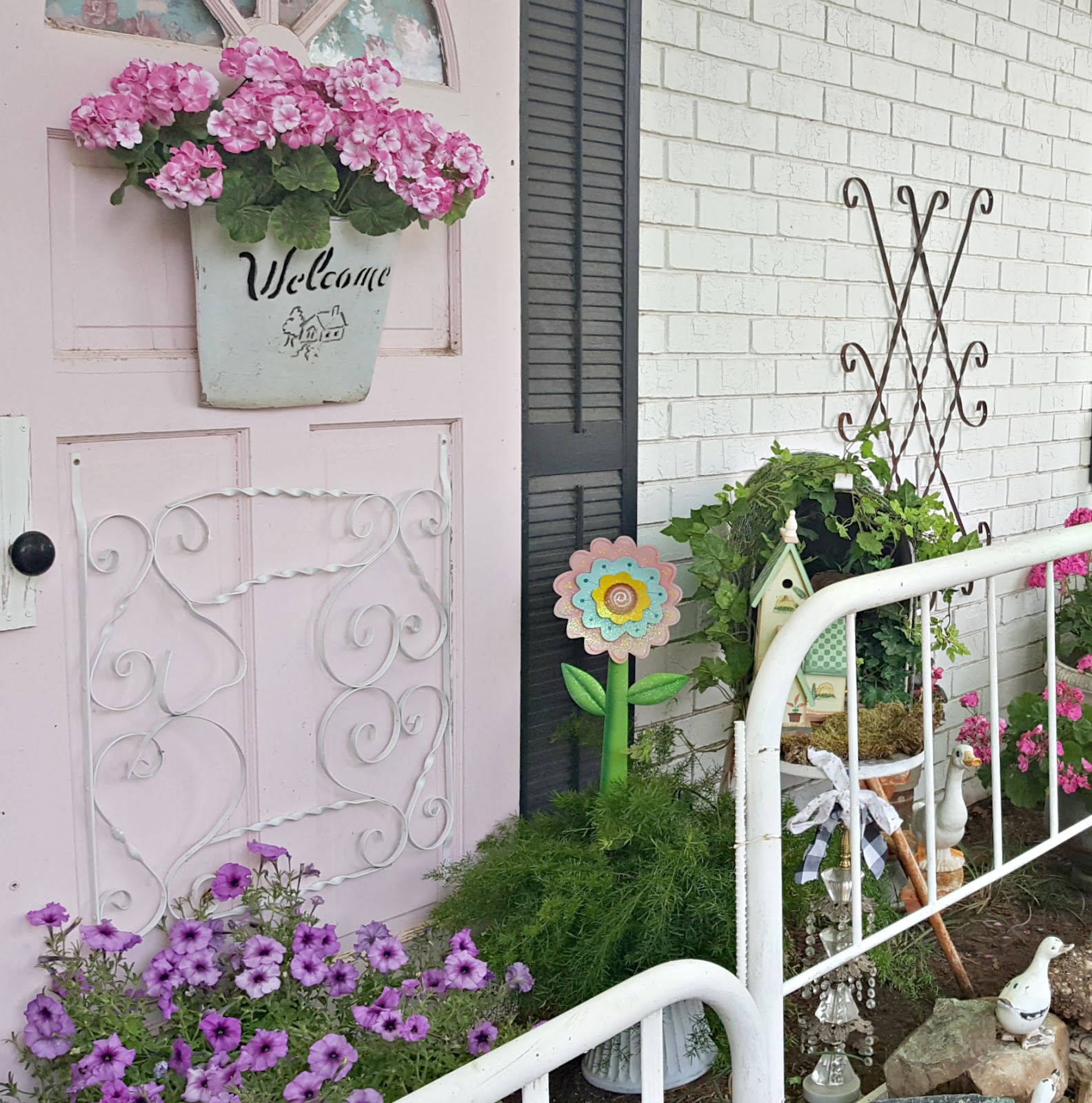 Penny's Vintage Home: Moss Covered Mailbox