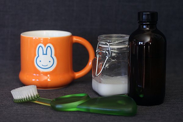 DIY Organic Mouthwash Recipes + DIY Whitening Toothpaste and Simple ...