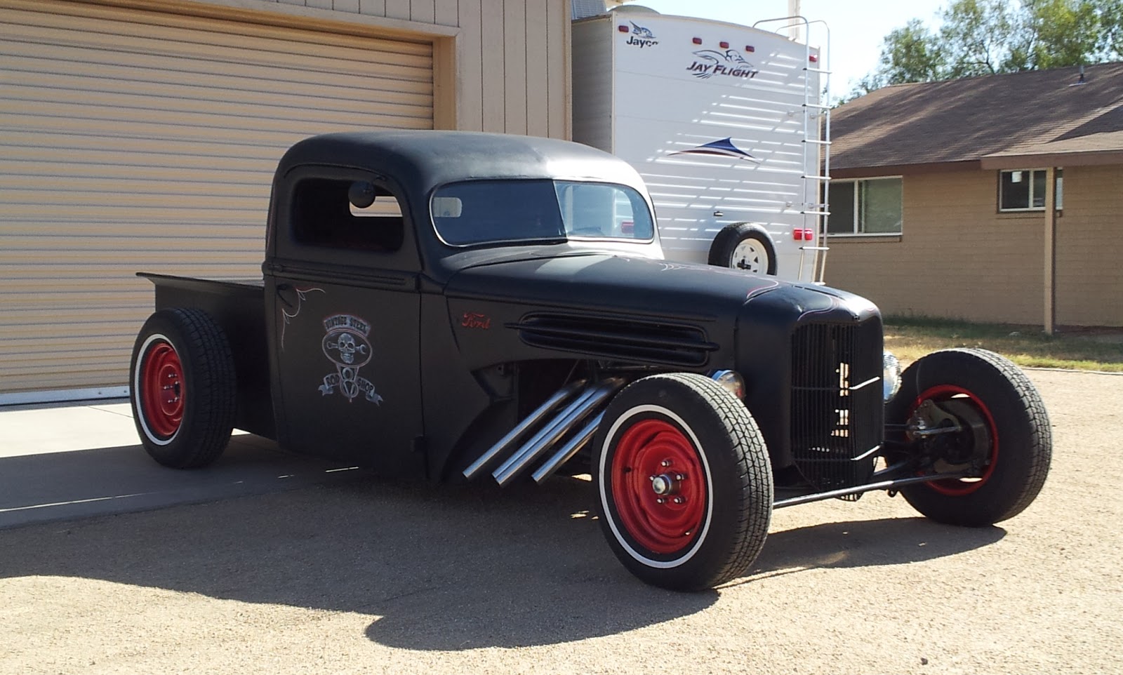 RUSS ELLIS UNVEILS NEW RAT ROD 'VINTAGE STEEL ROD SHOP'