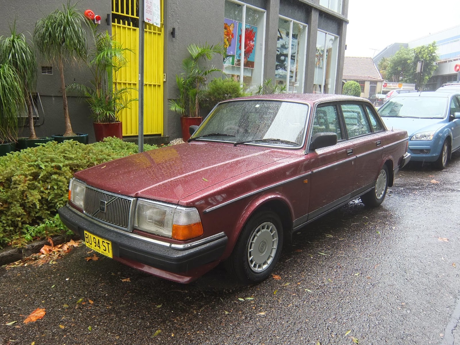 Aussie Old Parked Cars: 1990 Volvo 240 Sedan