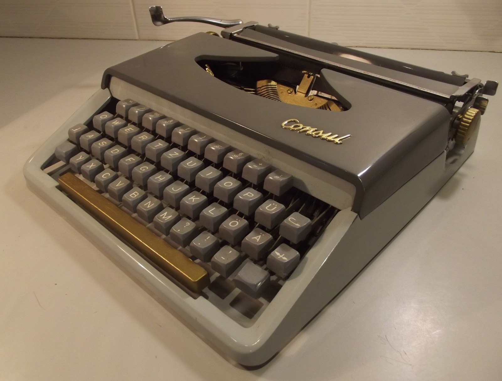 oz.Typewriter: Six Consul Portable Typewriters from Czechoslovakia ...