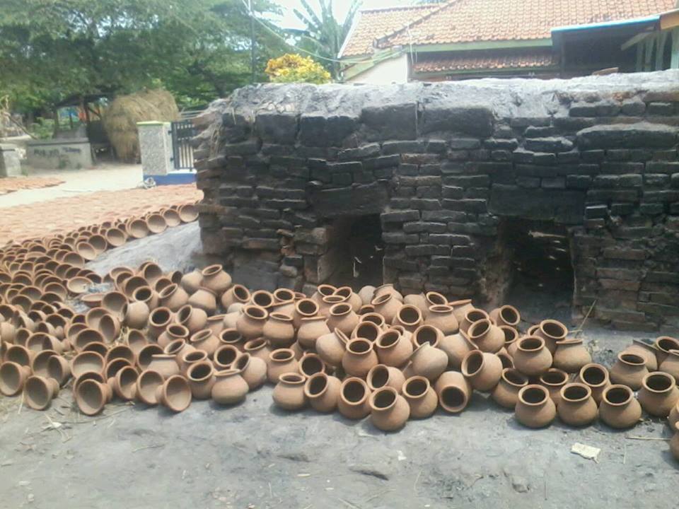 ASEM GEDE Losarang Kabupaten Indramayu: Gerabah Anjun Kecamatan Kandanghaur