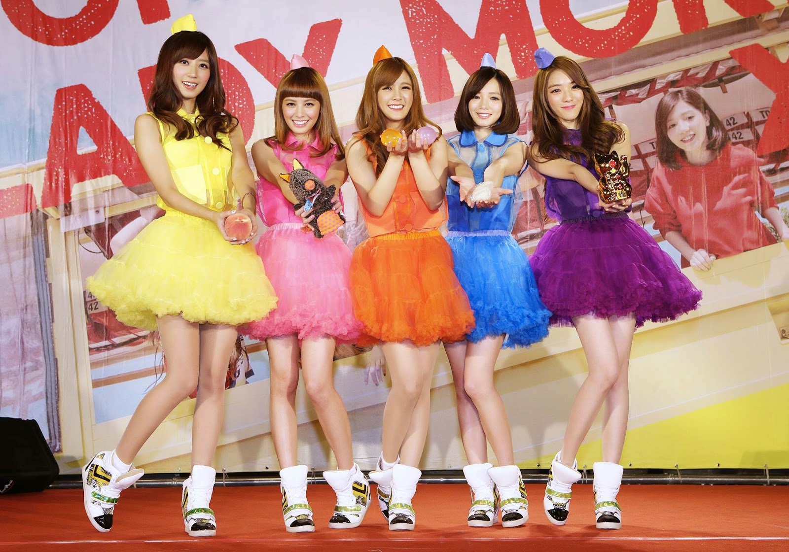 發片記者會推出3D摸摸箱 Popu Lady勇氣多多險嚇哭 - WoWoNews