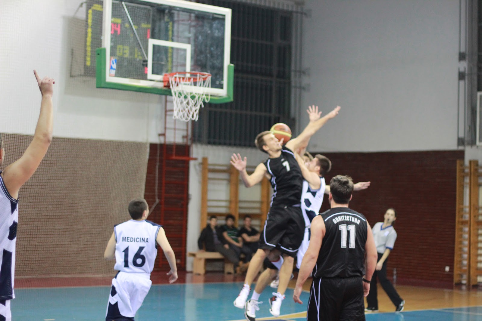 CAMPIONATUL UNIVERSITAR DE BASCHET: POZE