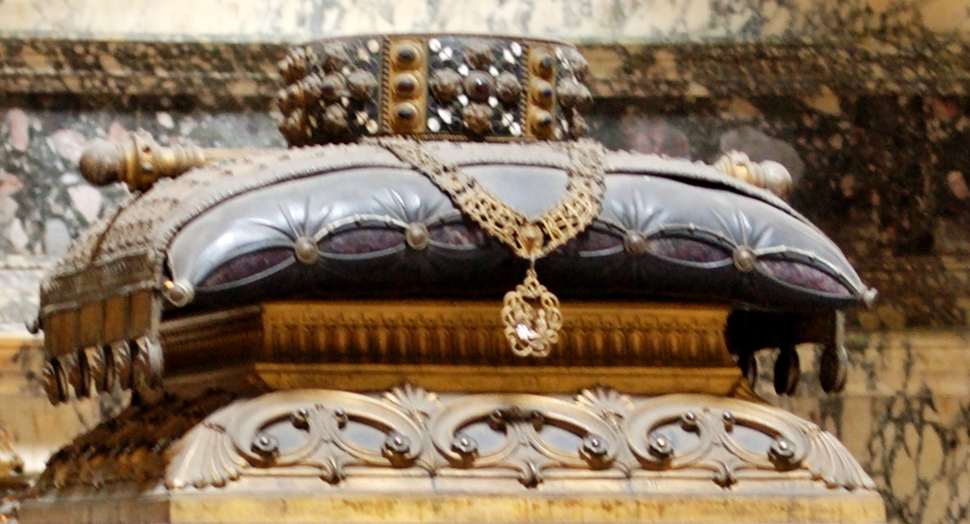 The Italian Monarchist: Royal Regalia of Italy