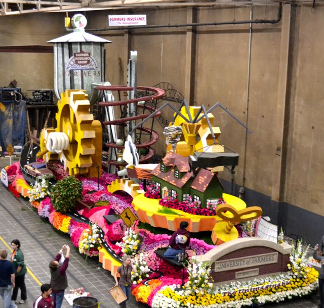 Volunteering to decorate the Tournament of Roses Parade Floats ...