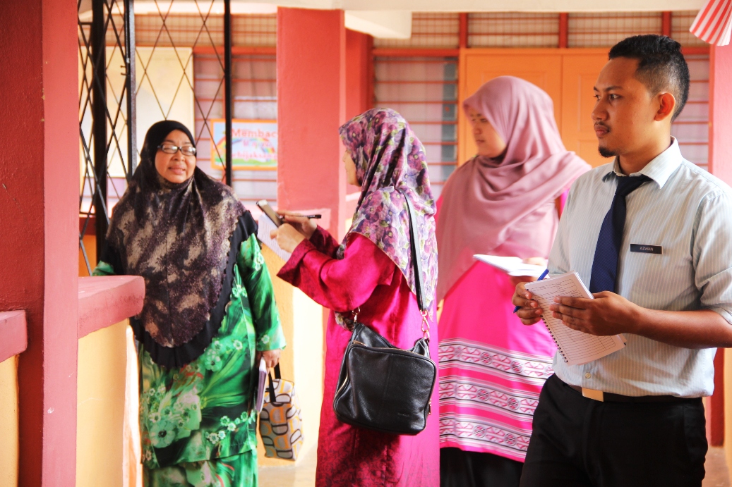 Klik Disini untuk lihat lagi gambar/Pengguna Telefon Pintar