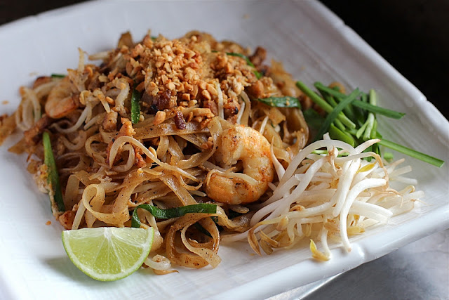 Food Endeavours of the Blue Apocalypse: Pad Thai - key elements for ...