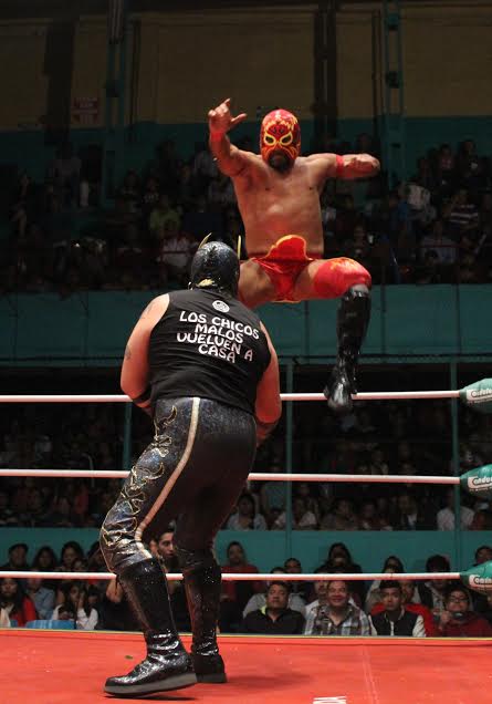 Lucha Libre Porra Fresa: ¡Ultimo Guerrero colmilludo y ovacionado en ...