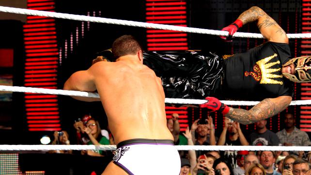 WWE In live!!!!: REY MYSTERIO & SIN CARA vs CODY RHODES & TENSAI